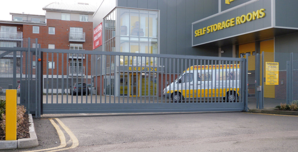 Self Storage - Frontier Pitts